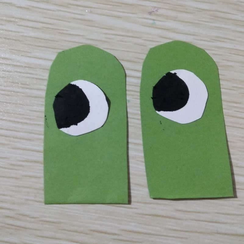 How to make Paper Jumping Frog - Easy Kids Origami - SchoolMyKids