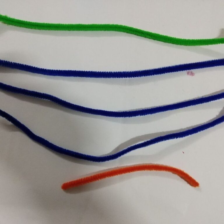 How to Make Pipe Cleaner Daisy Ring - SchoolMyKids