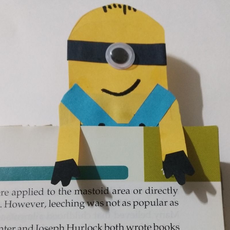 Easy and Fun to Make Minion Bookmarks - SchoolMyKids