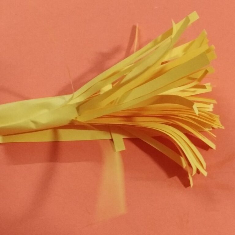 How to Make a Paper Lily - DIY Paper Flowers - SchoolMyKids