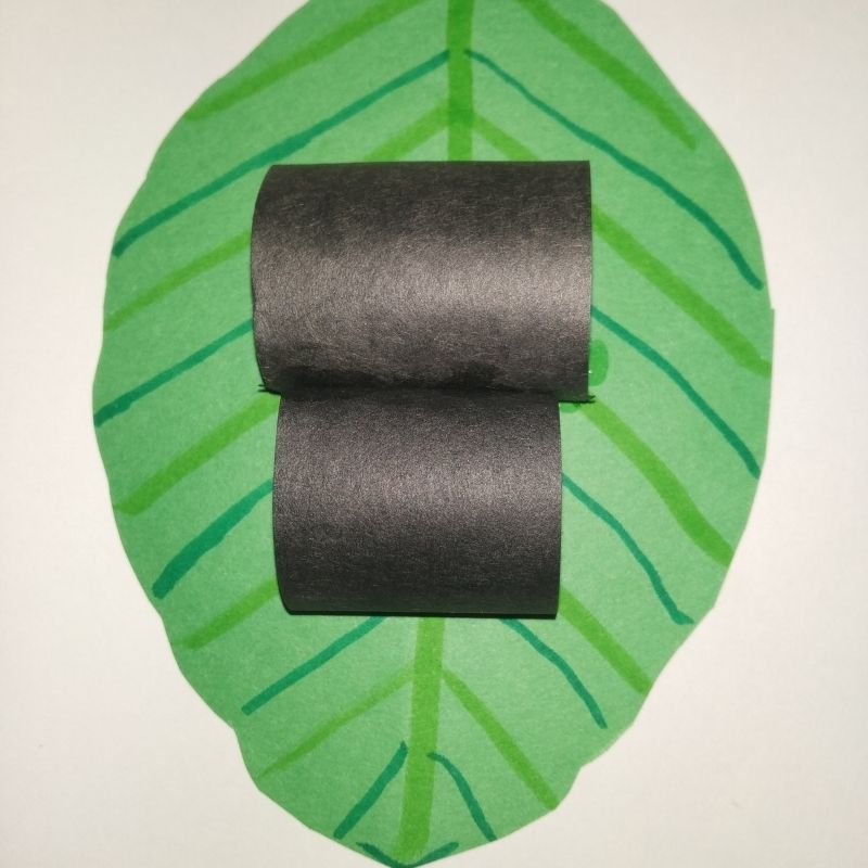 Construction Paper Ladybug on a Leaf Crafts for Kids - SchoolMyKids