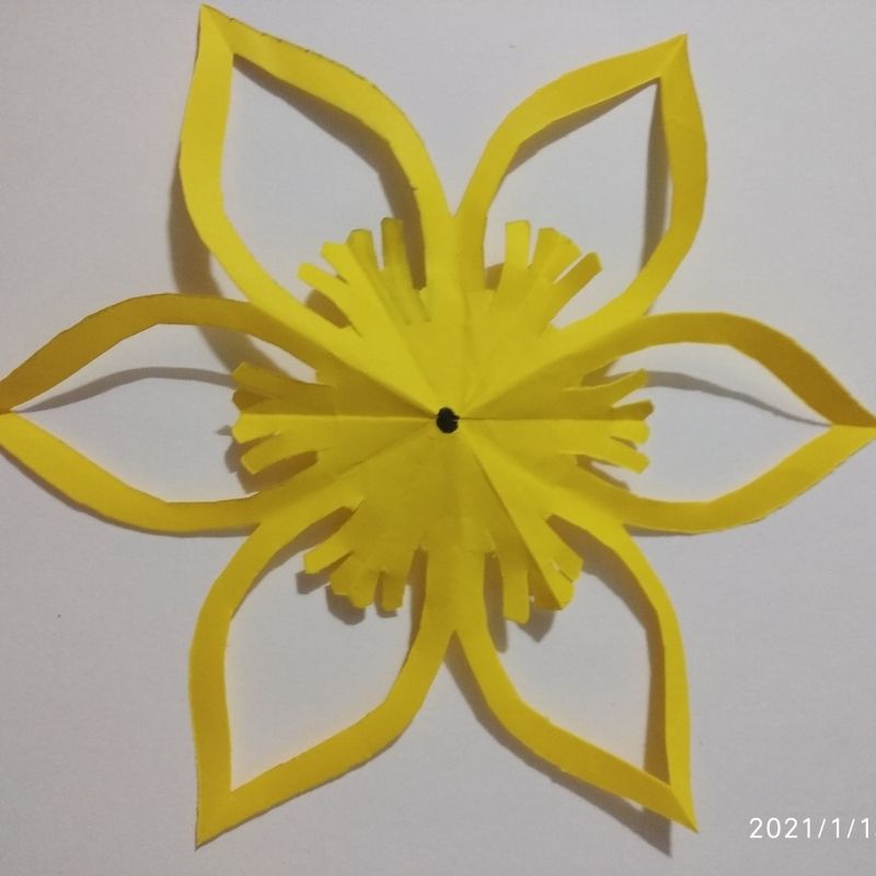 DIY Daffodil Paper Crafts for Kids - SchoolMyKids