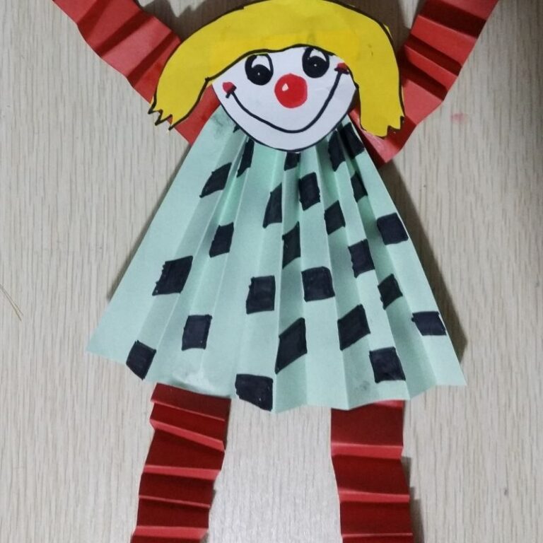 DIY Puppets Your Kids Will Love Making and Playing With | SchoolMyKids