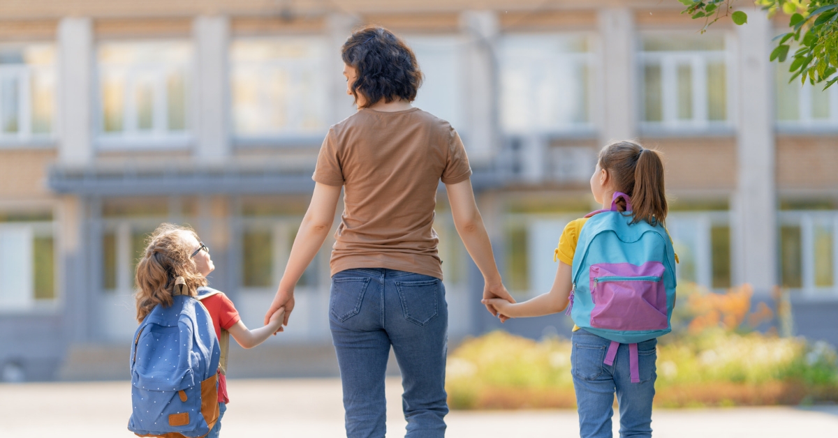 Navigating the New School Transition: A Guide for Parents - SchoolMyKids